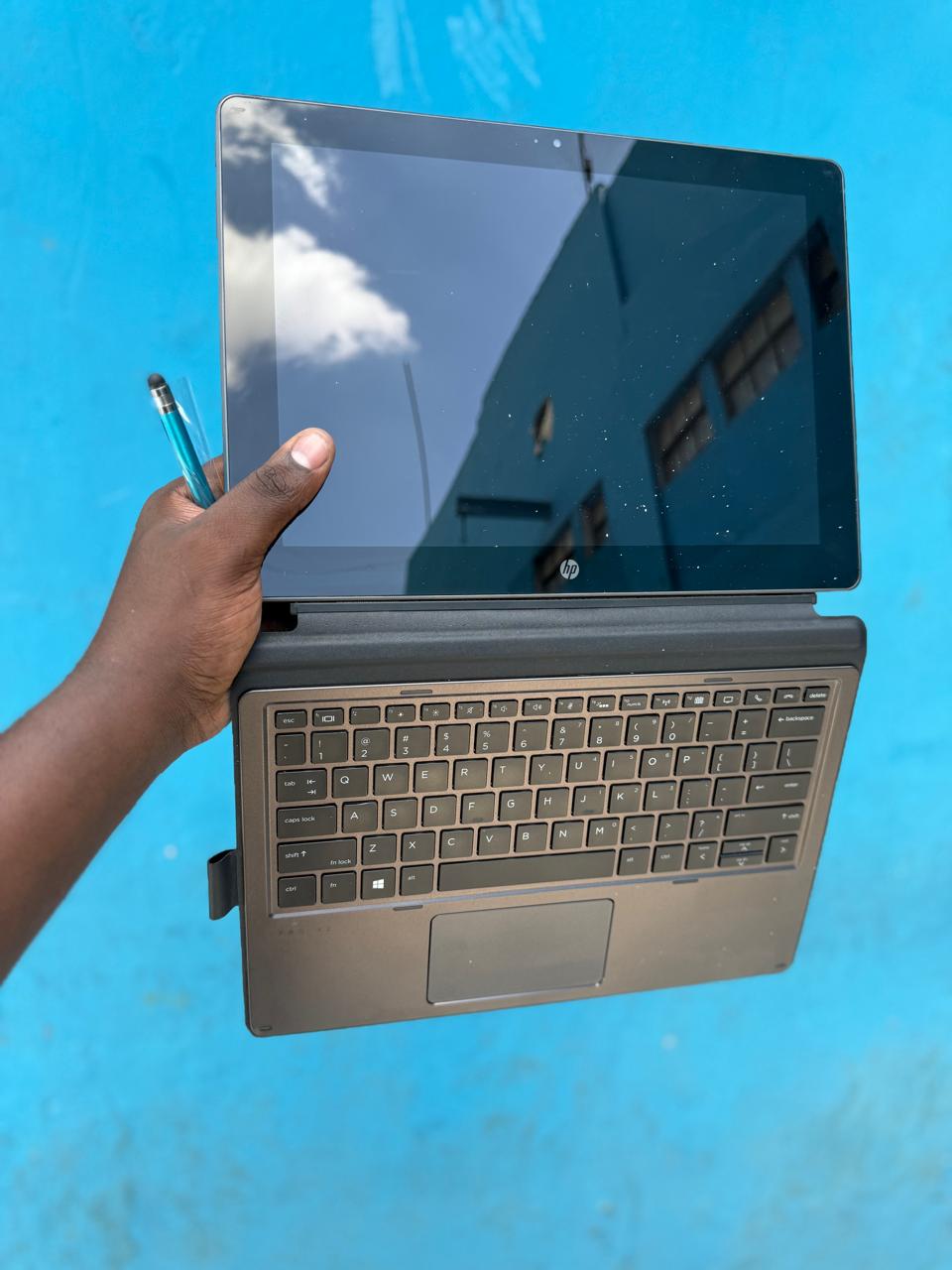 Hp Pro X2 612 G2 Core i5 7th Gen 8gb ram 256gbssd Detouchable Touch ...